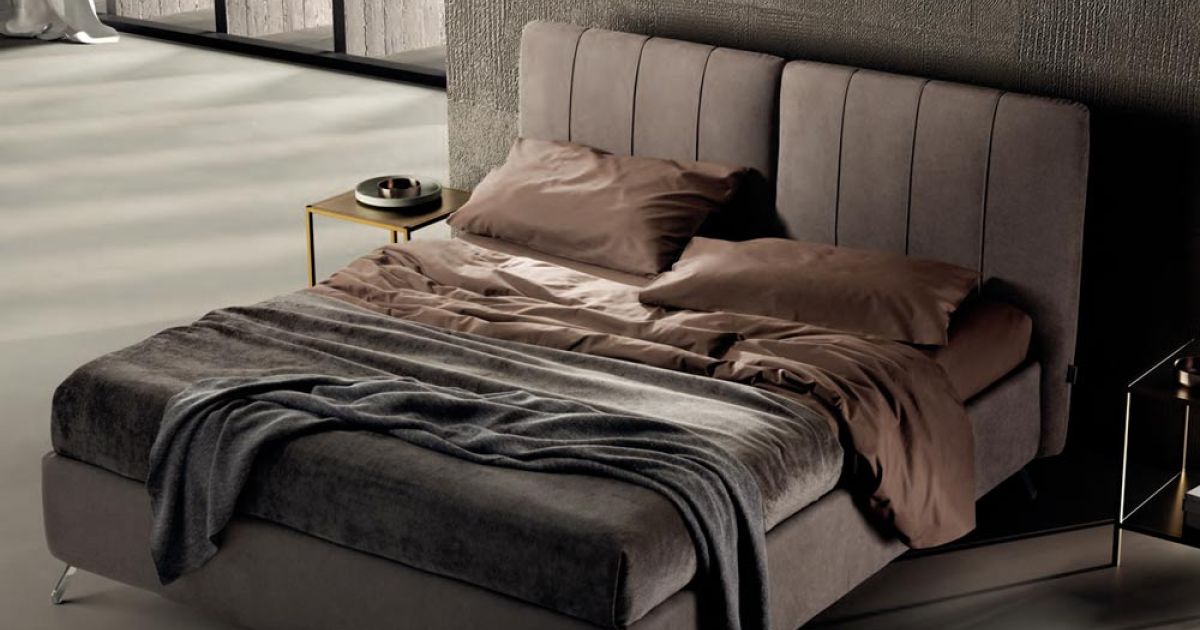 Pat 160x190 cu captuseala cu profile verticale cu fir