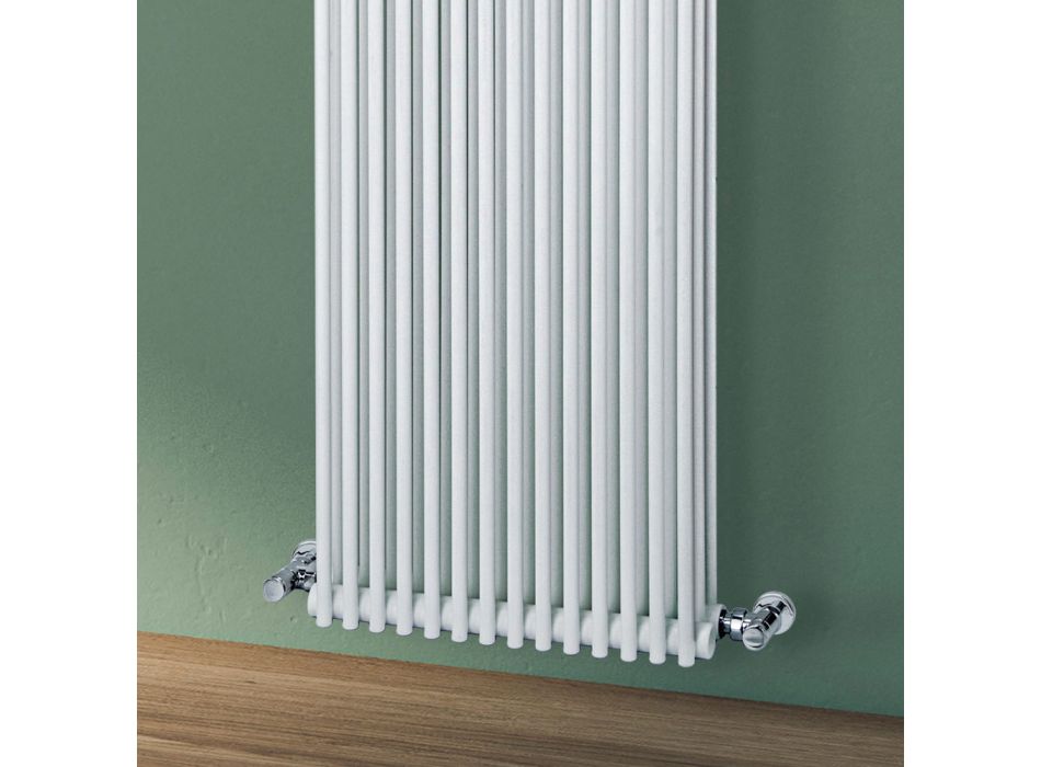 Radiator hidraulic cu triplă serie de elemente verticale
